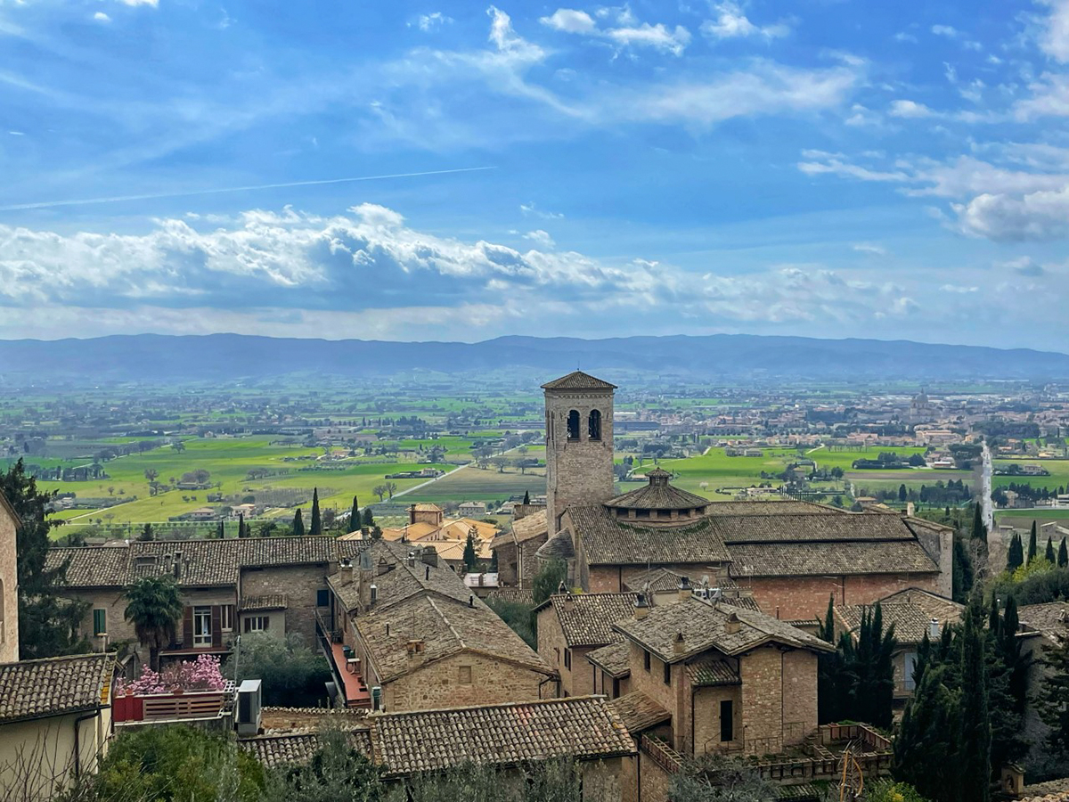 16 Things To Do in Assisi – A Walk Though a Medieval Hilltop Town