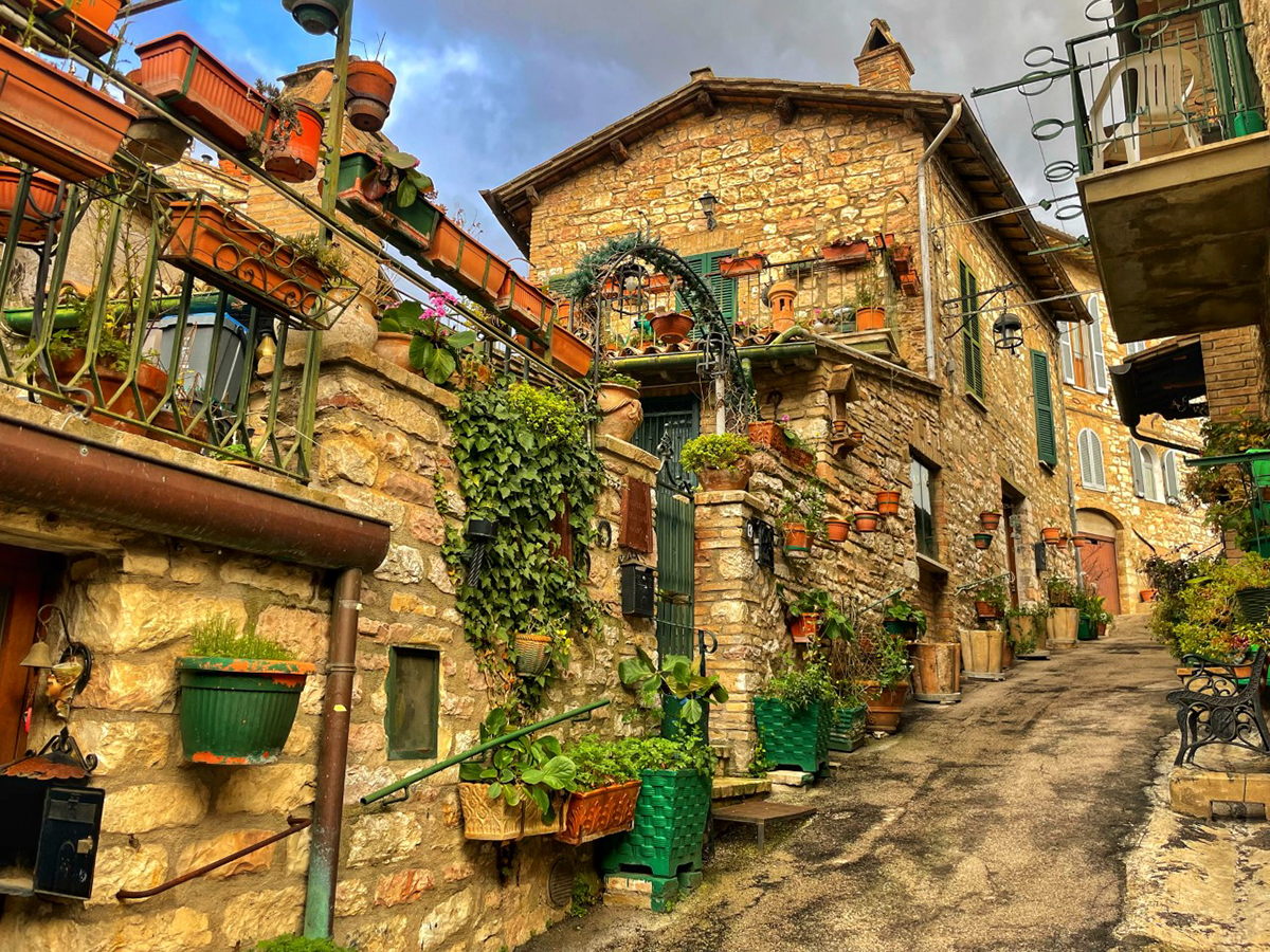 16 Things To Do in Assisi – A Walk Though a Medieval Hilltop Town