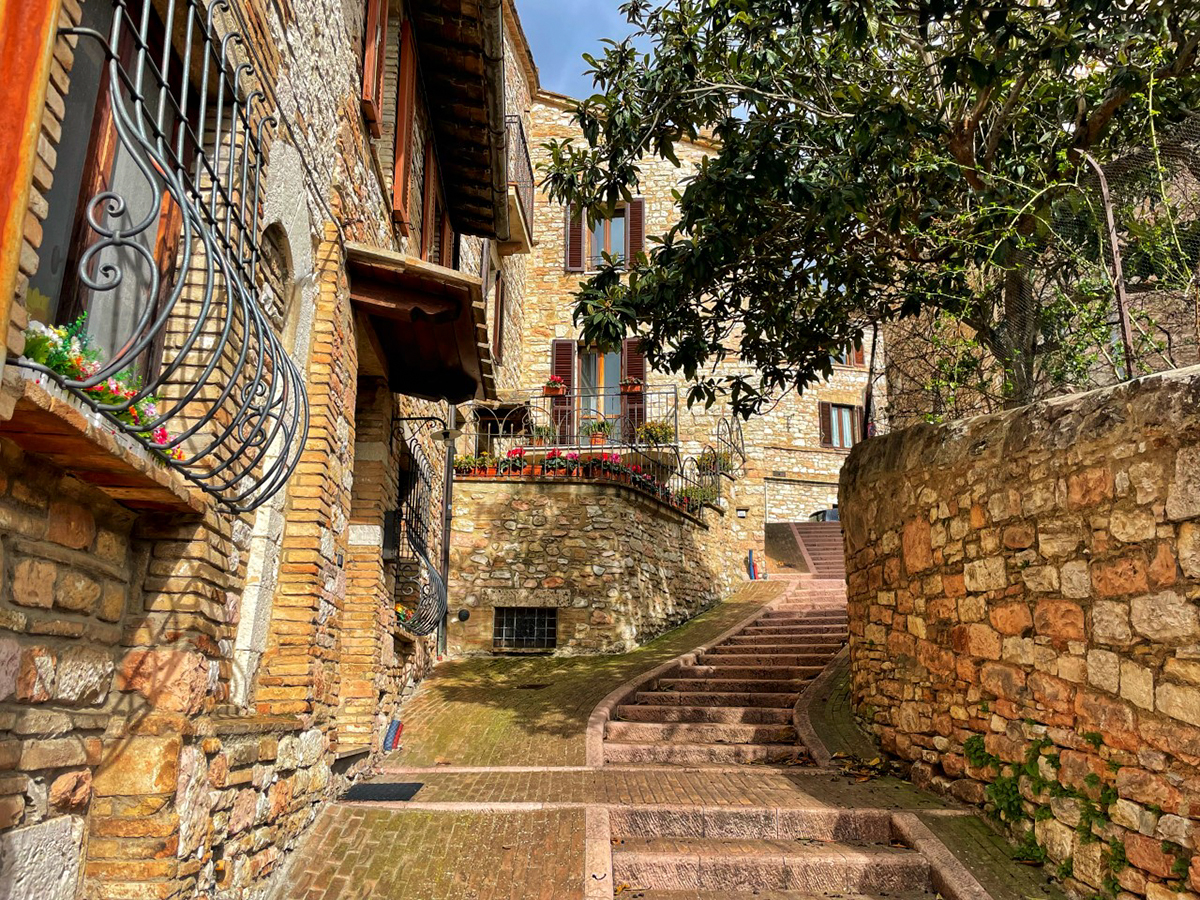 16 Things To Do in Assisi – A Walk Though a Medieval Hilltop Town